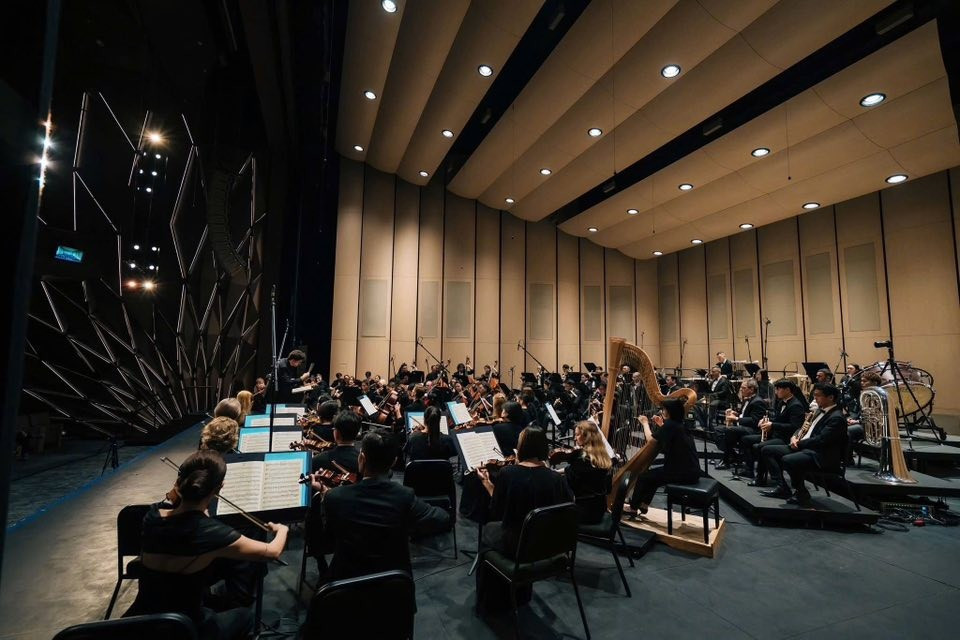 Legendary violinist Joshua Bell will perform with the SSO Orchestra in ...