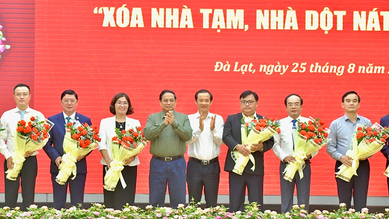 Thủ tướng tiếp nhận ủng hộ Chương trình “Xoá nhà tạm, nhà dột nát” tỉnh ...