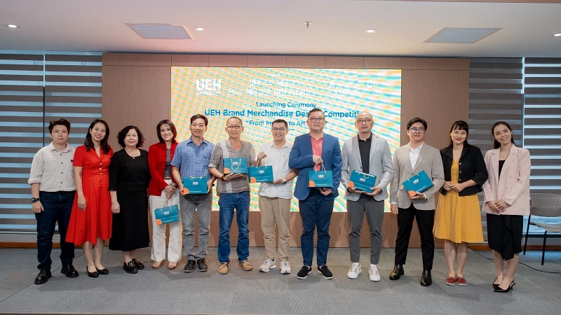 Khởi động cuộc thi “Sáng tạo và Thiết kế bộ quà tặng thương hiệu UEH ...