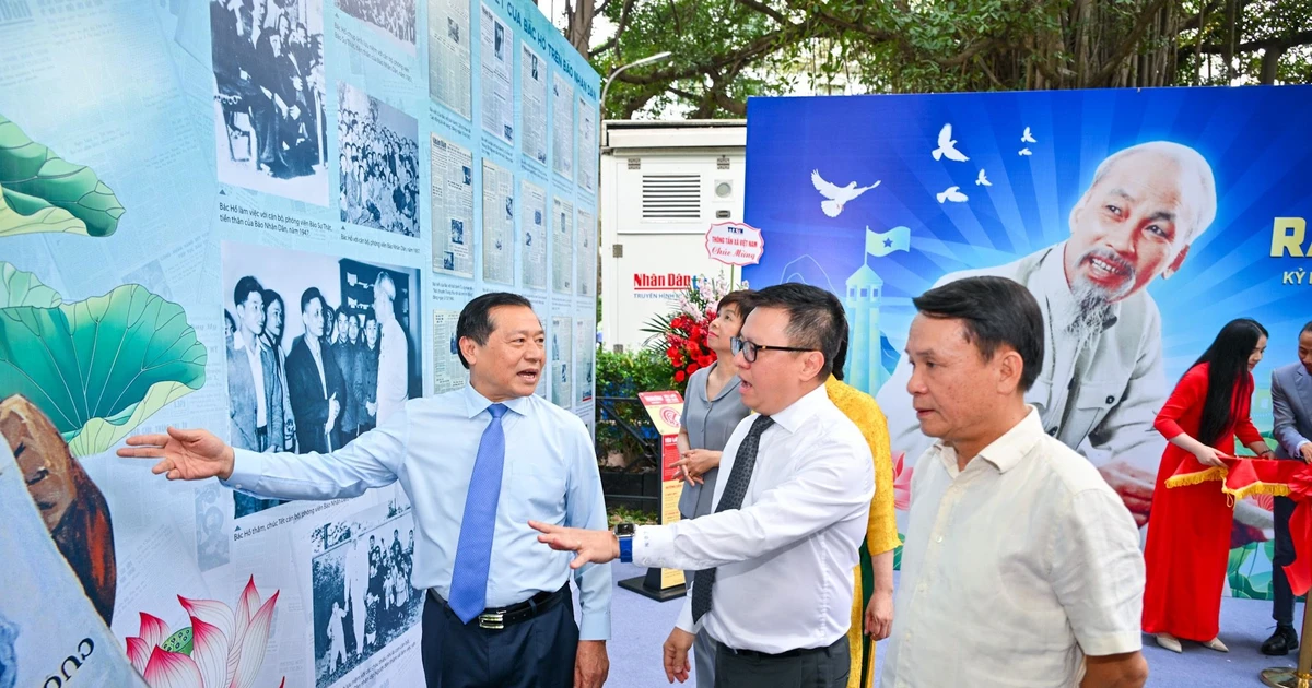 Báo Nhân Dân khai mạc triển lãm và ra mắt ấn phẩm đặc biệt kỷ niệm 135 ...