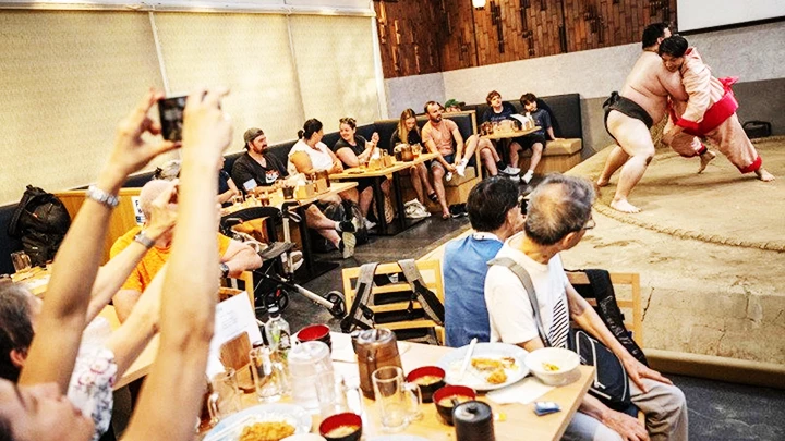 Sức hút trở lại của sumo Nhật Bản | Báo Nhân Dân điện tử