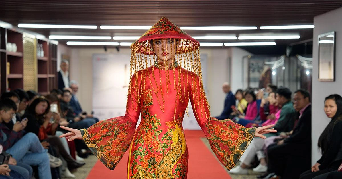 Áo dài của nhà thiết kế Italia Elena Di Terlizzi “giao lưu” với Áo dài ...