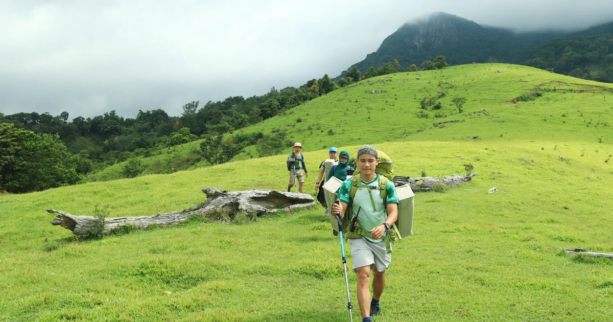 Dã ngoại đồi cỏ Xa Reng đẹp bậc nhất miền tây Quảng Trị | Báo Nhân Dân ...