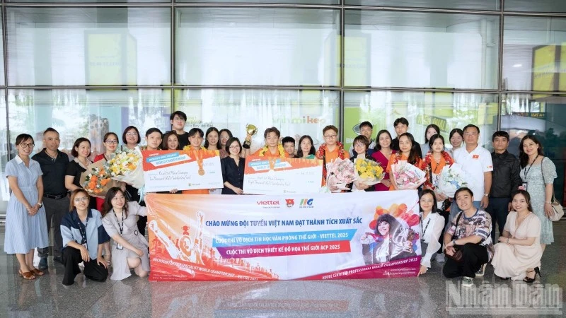 Đội tuyển Việt Nam trở về từ chung kết MOSWC 2025 với vị trí tốp 5 thế ...