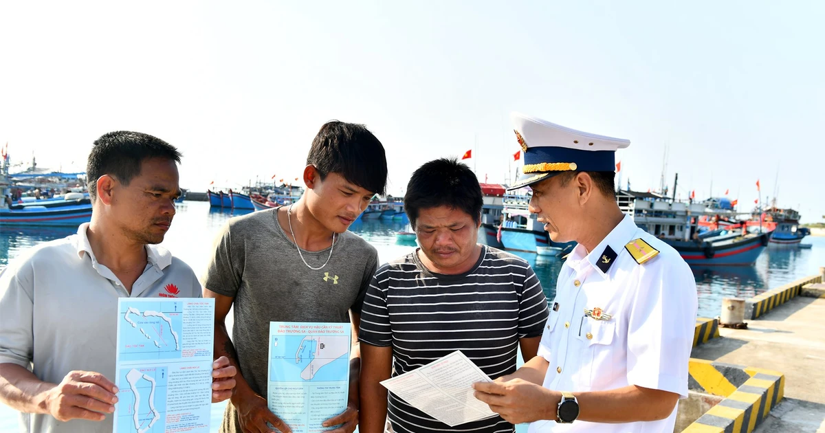 Cùng ngư dân bám biển | Báo Nhân Dân điện tử