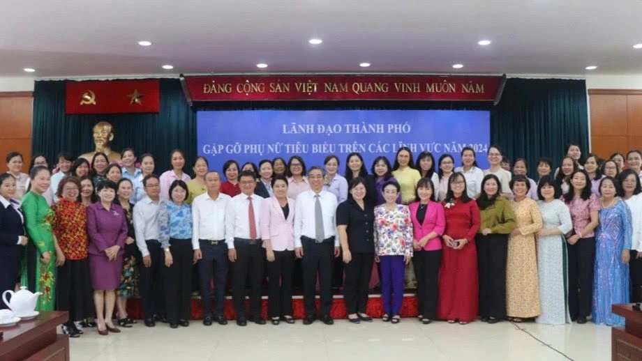 Lãnh đạo Thành phố Hồ Chí Minh đối thoại với cán bộ, hội viên phụ nữ ...