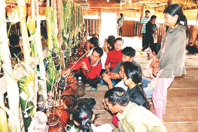 Lễ Ét Đông của người Ba Na nhánh Jơ Lâng | Báo Nhân Dân điện tử