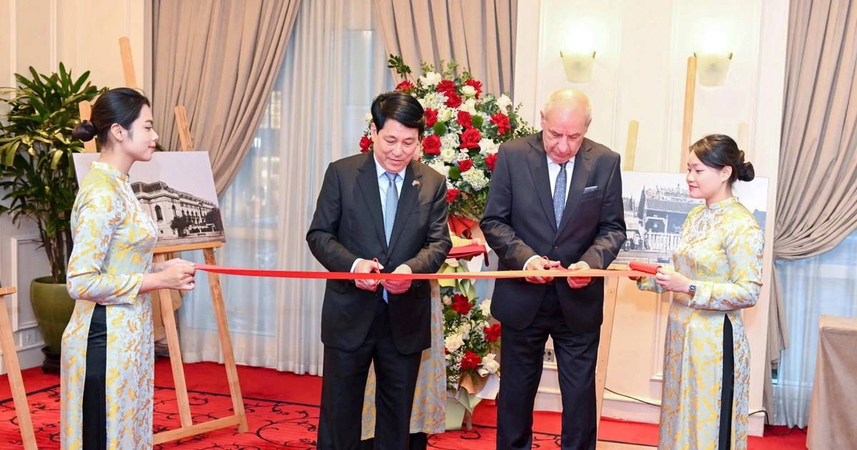 Chủ tịch nước Lương Cường và Tổng thống Hungary thăm triển lãm ảnh của ...