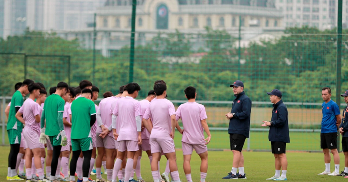 HLV Cristiano Roland đánh giá cao sự tiến bộ của U16 Việt Nam trước ...