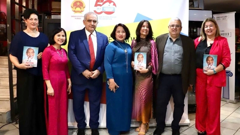 Ra mắt cuốn sách “Tiểu sử Hồ Chí Minh” bằng tiếng Hy Lạp | Báo Nhân Dân ...