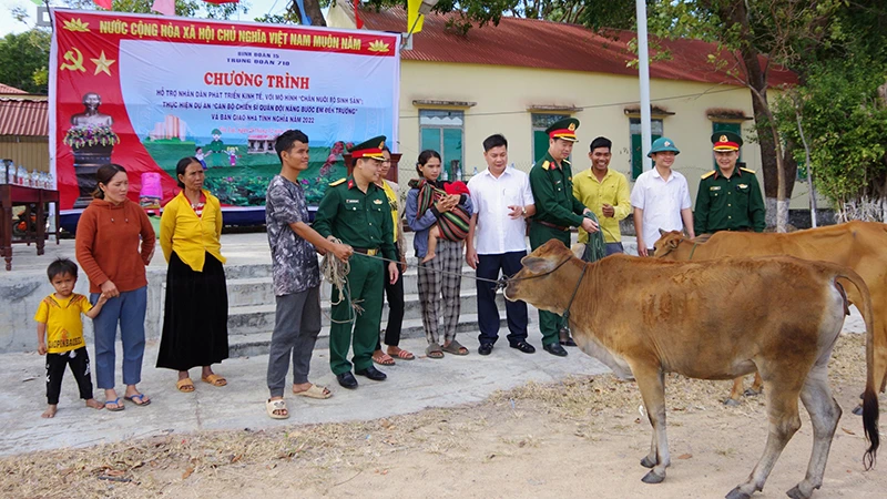 Giúp dân phát triển kinh tế | Báo Nhân Dân điện tử