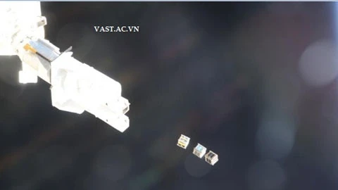 Vệ tinh siêu nhỏ PicoDragon phát tín hiệu về trạm mặt đất | Báo Nhân ...