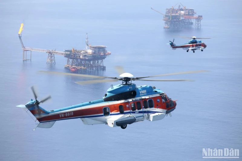 Đội trực thăng Super Puma của VNH đạt 75.000 giờ bay: Đạt mốc quan ...