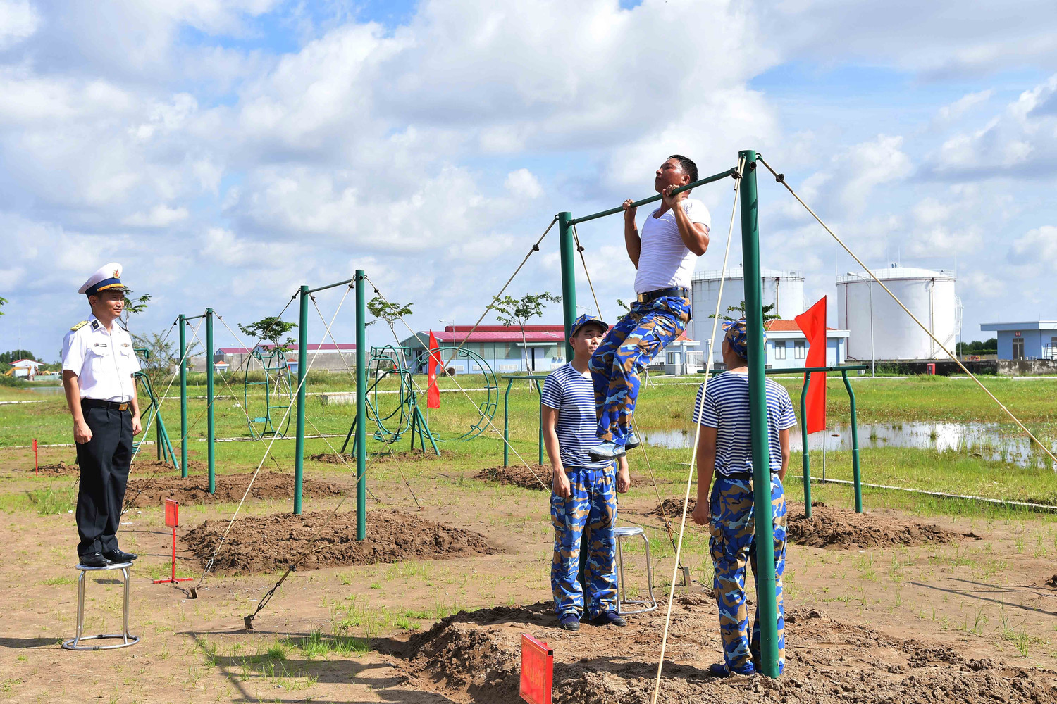 ตรวจเข้มหน่วยกำลังพลเข้มแข็ง กองทัพเรือภาค 5