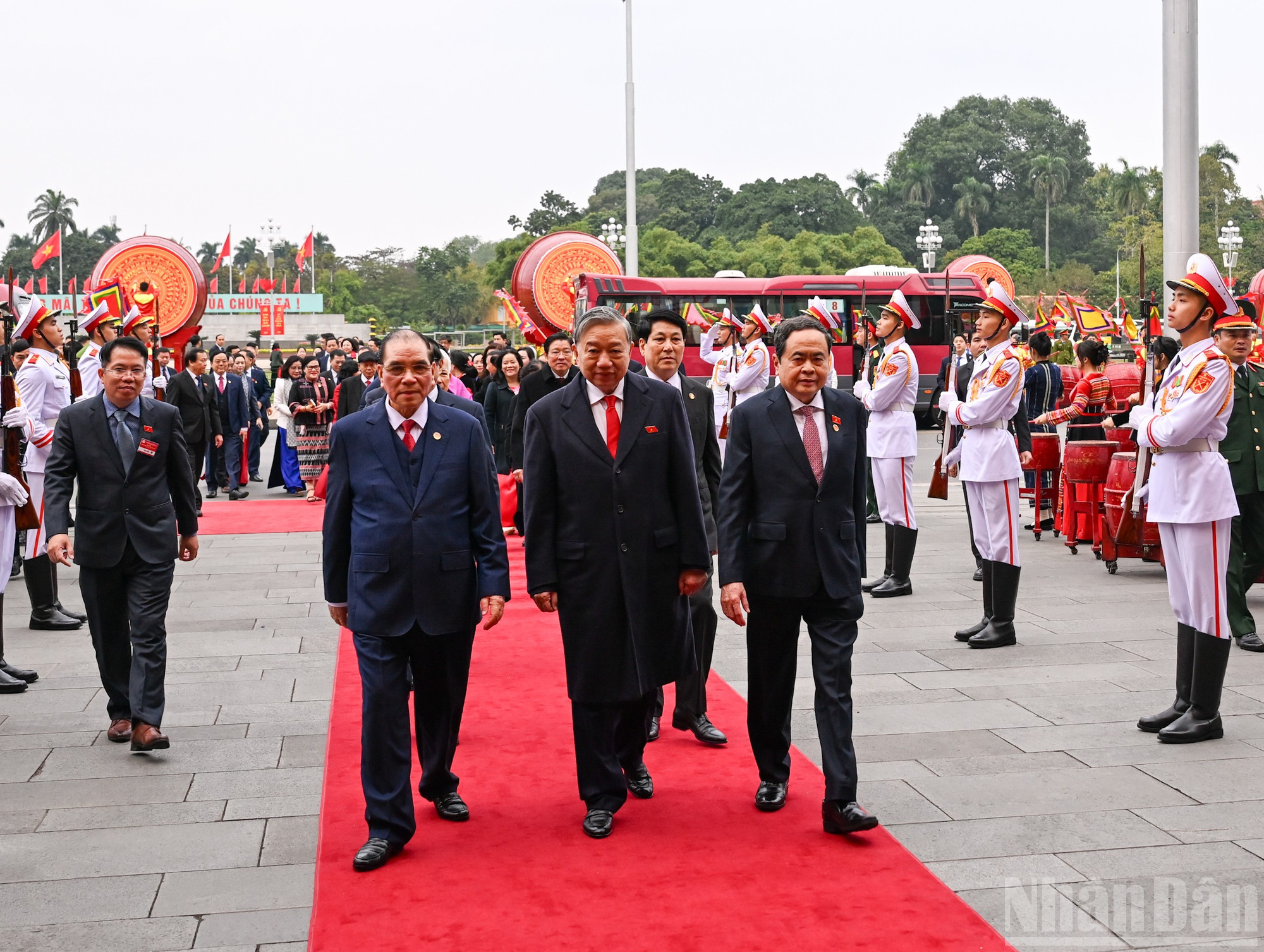 [Photo] Des dirigeants du parti et de l'État assistent à la cérémonie ...