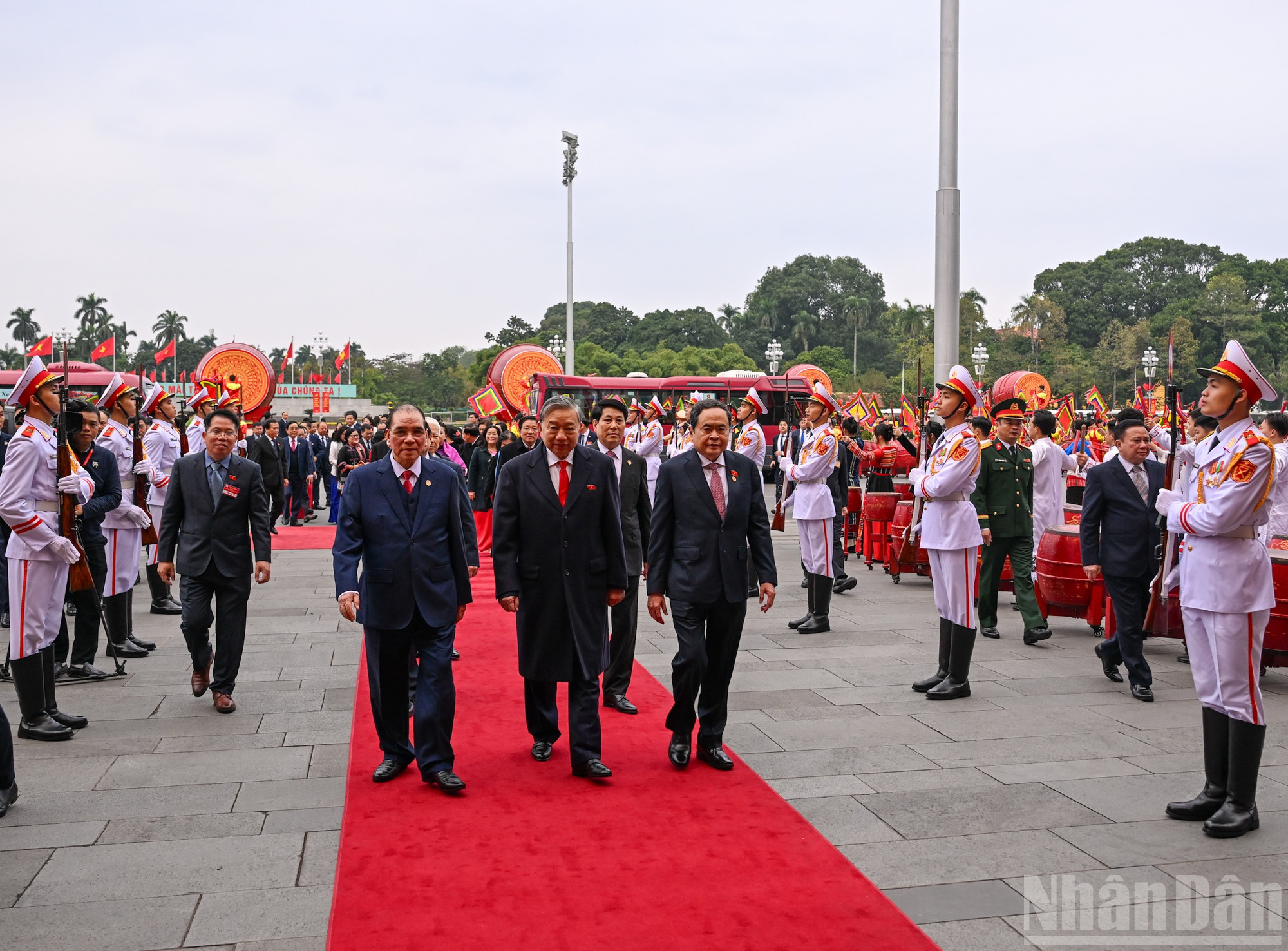 [Photo] Des dirigeants du parti et de l'État assistent à la cérémonie ...