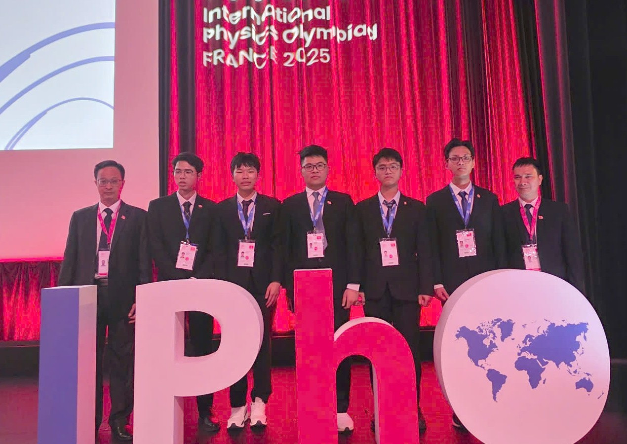 Vietnamese students won 5 medals at the International Physics Olympiad IPhO 2025