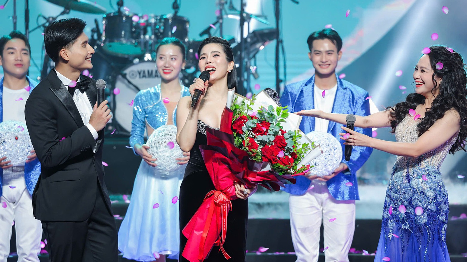 Liveshow “Thu hát cho người”: Điểm nhấn âm nhạc mùa thu