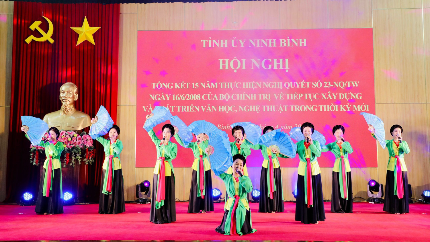 Many new developments in literary and artistic activities in Ninh Binh.