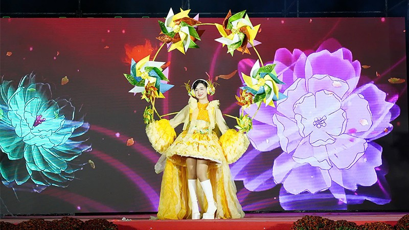 Lễ hội đường phố và đêm hóa trang lung linh ở "Vương quốc hoa" Sa Đéc ...