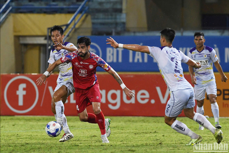 Câu lạc bộ Hà Nội thắng đậm TP Hồ Chí Minh, tiếp tục bám đuổi Nam Định trong cuộc đua vô địch ...