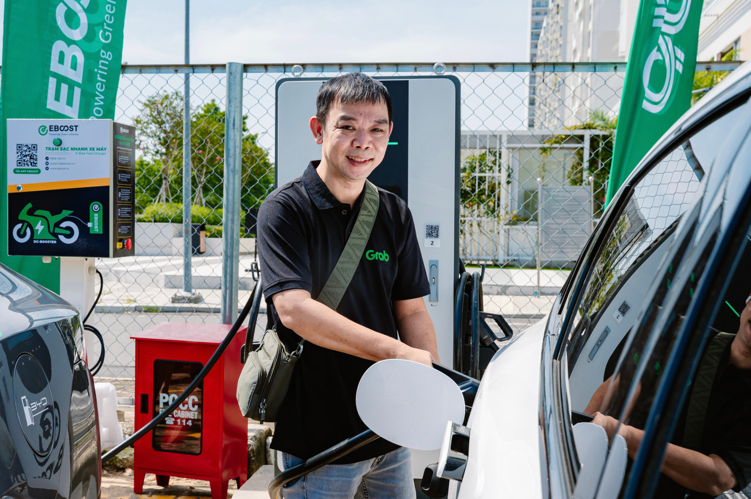 Grab Việt Nam hợp tác với EBOOST nhằm thúc đẩy sử dụng xe điện tại Việt ...